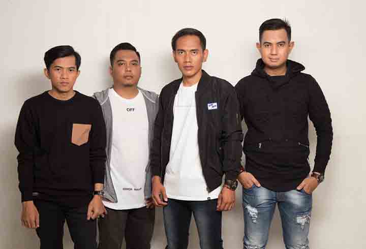 Misteri Penyanyi Cantik di Single Terbaru Merpati Band